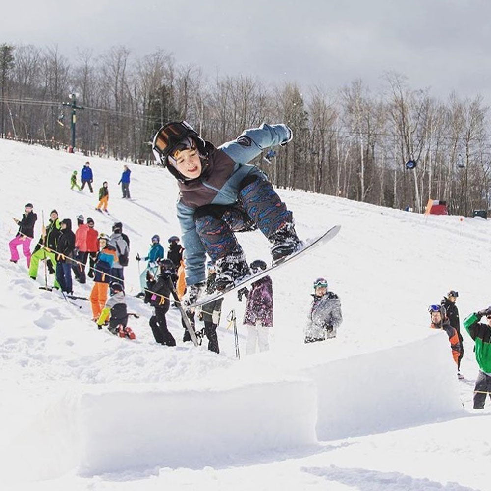 Introduce your kids to the joys of snowboarding with Burton Riglet